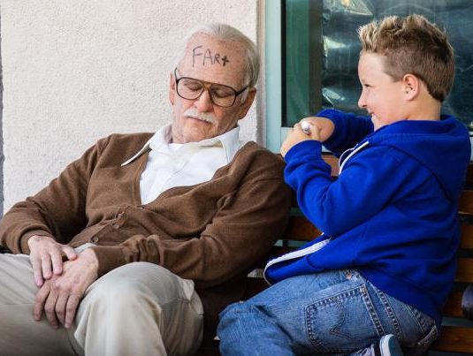JACKASS PRESENTS: BAD GRANDPA Final Red Band Trailer - FilmoFilia