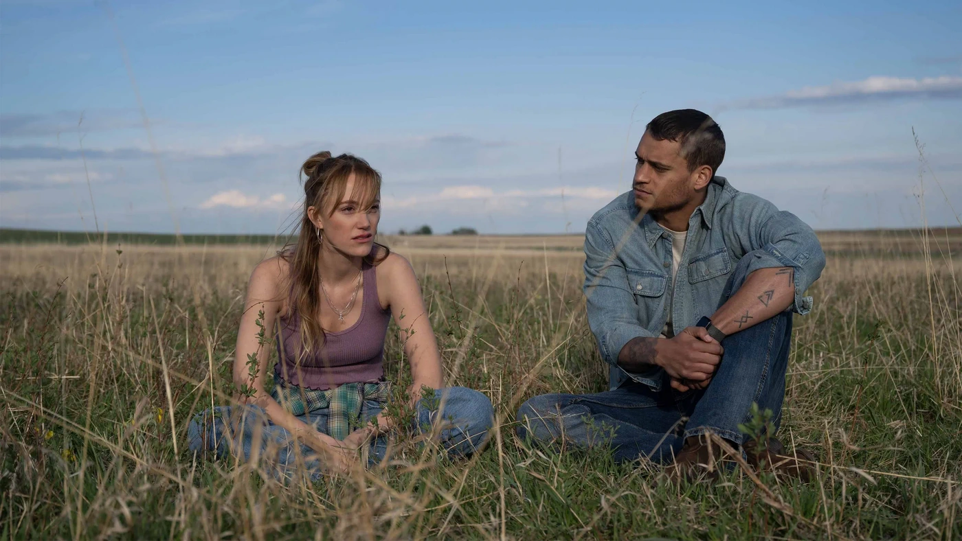 Maika Monroe Trades Horror for Heartbreak in 'Reminders of Him' Trailer ...