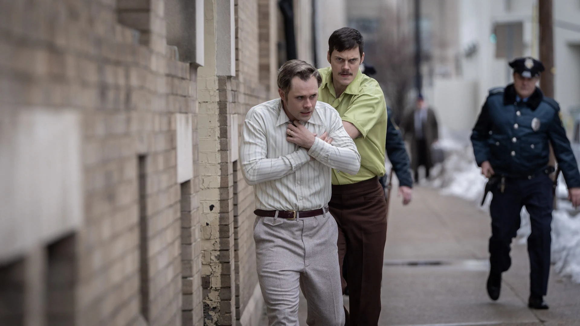 ‘Dead Man’s Wire’ Trailer: Bill Skarsgård Wires a Shotgun to the ...