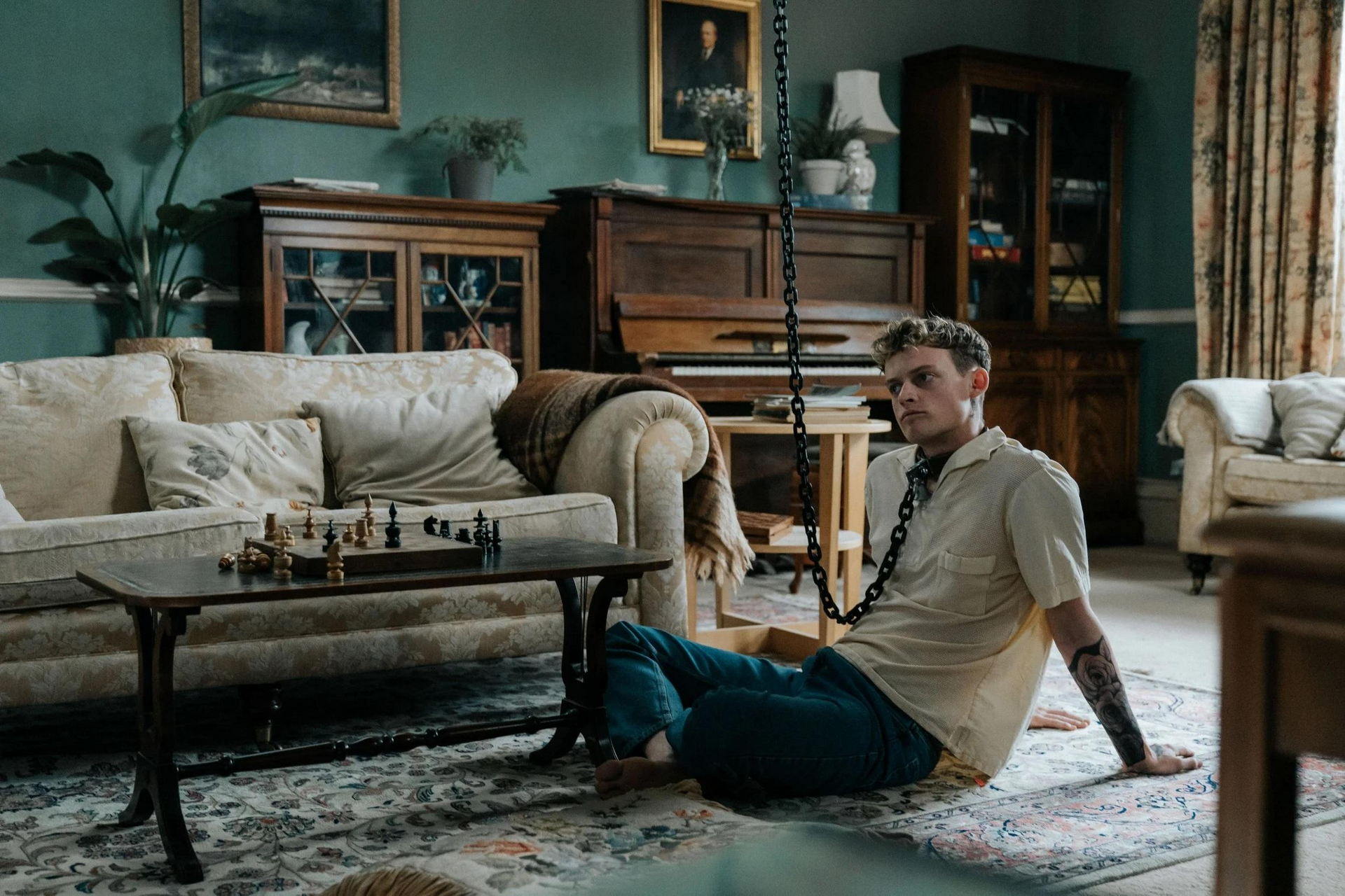 Heel Trailer: Jan Komasa's Twisted Thriller Starring Graham - FilmoFilia