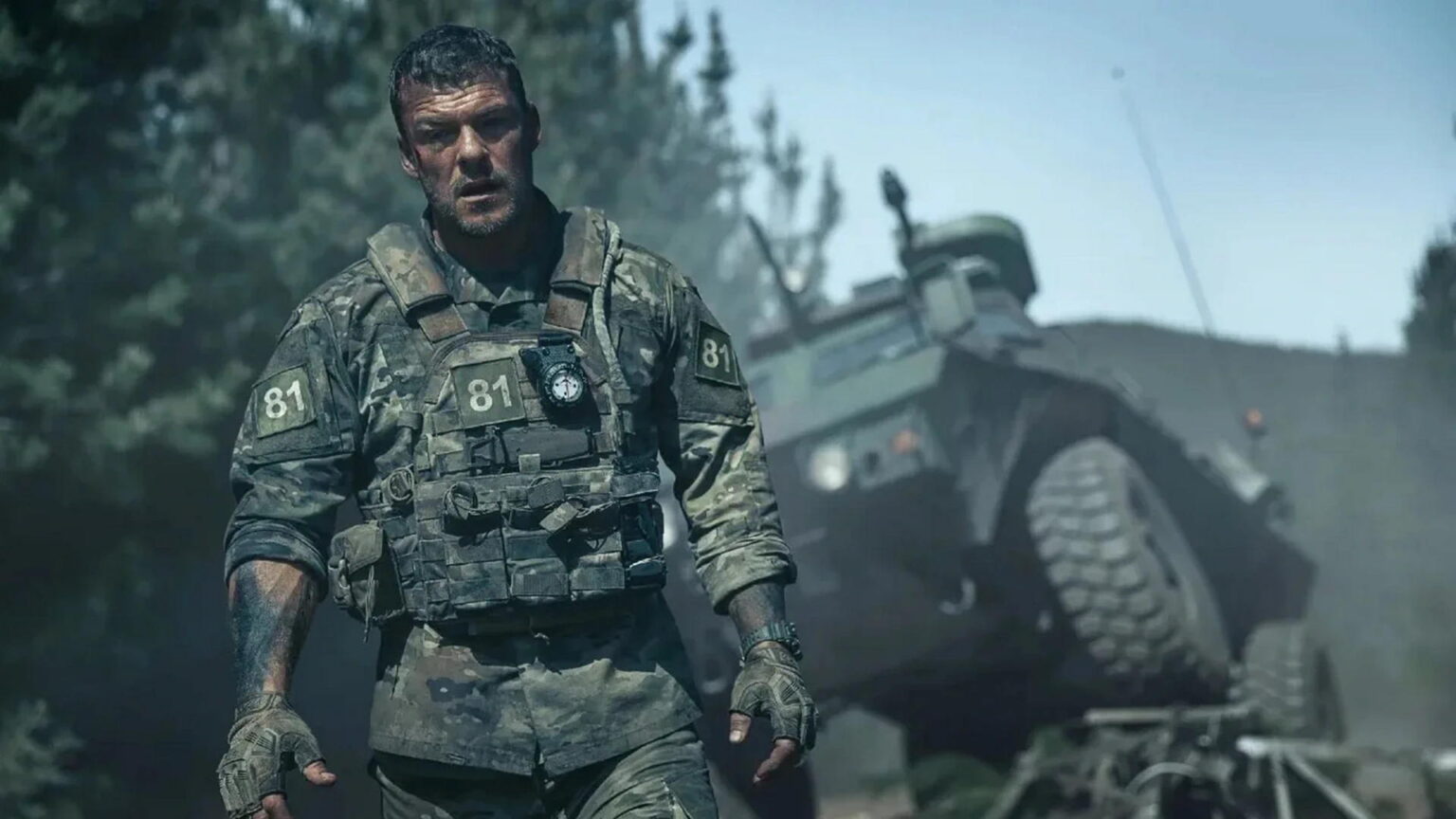 War Machine Trailer: Ritchson vs Killer Mech - FilmoFilia